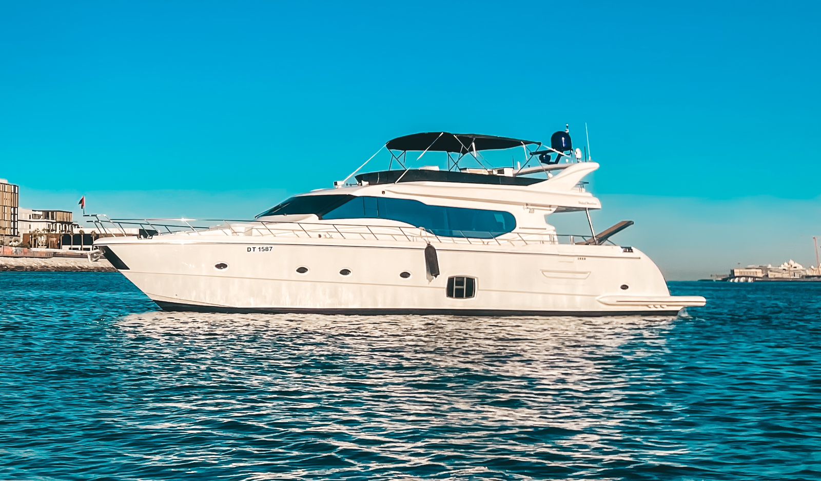 80ft Duretti Jacuzzi - 80ft/24m Boat (Dubai) | 2023 Updated Prices | Bookanyboat
